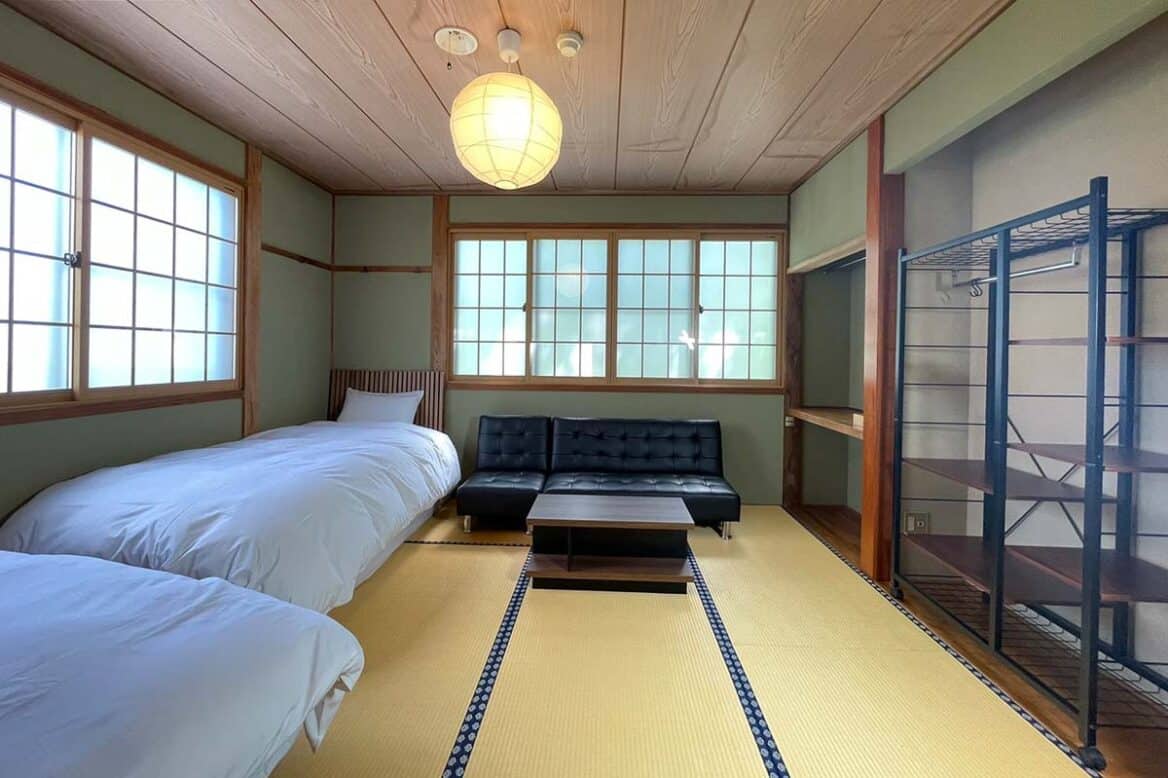 Stay at Japow House - Japow House